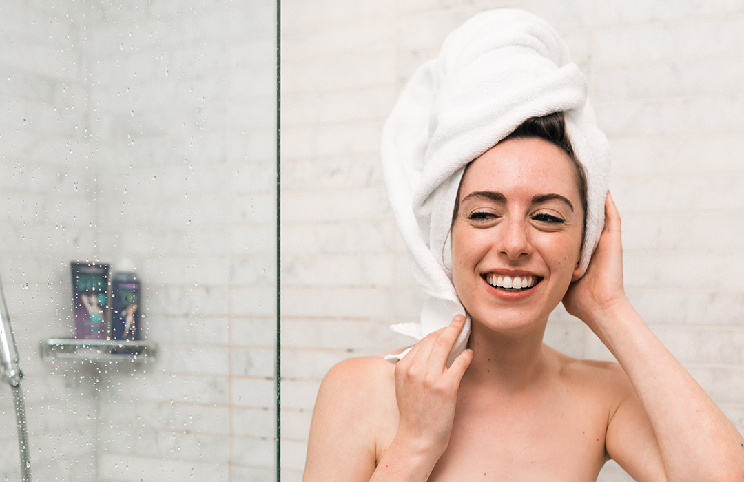 Hábitos en la ducha que necesitas cambiar ya mismo