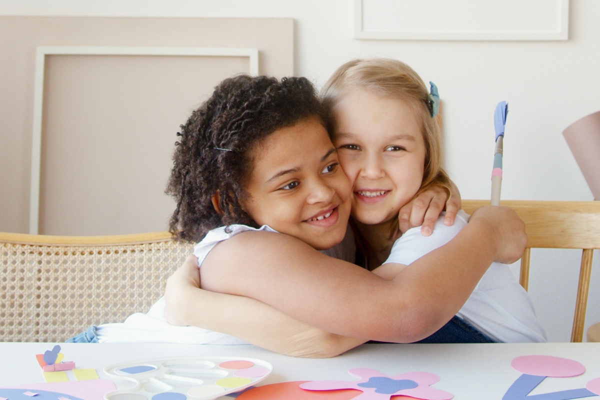 Razones por las que abrazar es muy bueno para la salud ️ | wokii